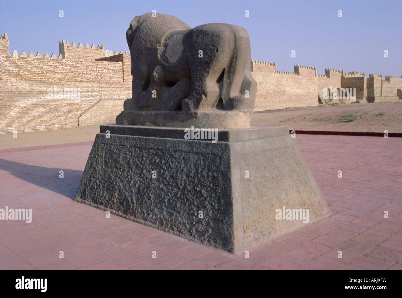 Statue of a lion overpowering a man, archaeological site of Babylon ...