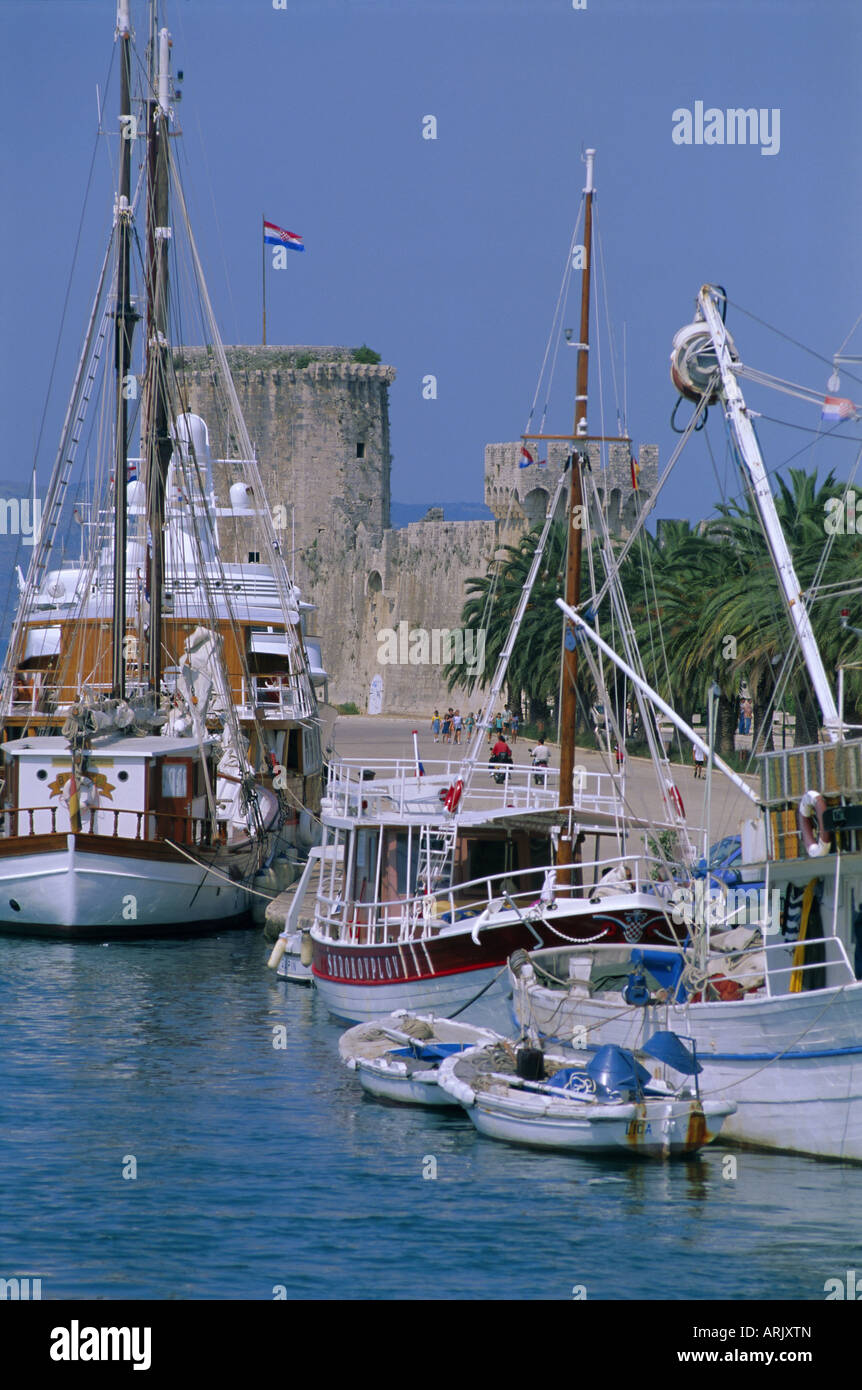 Medieval boats hi-res stock photography and images - Alamy