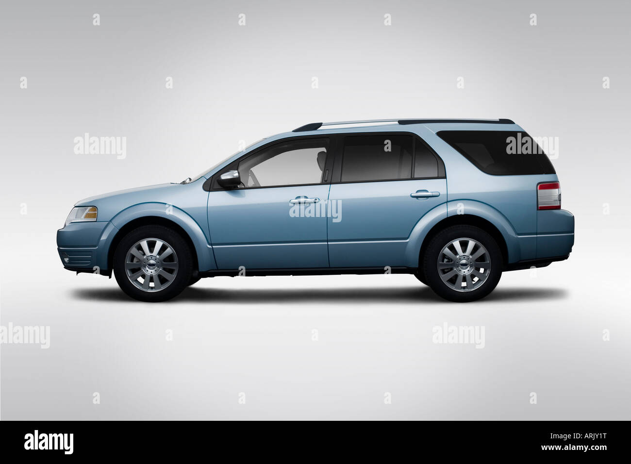 2008 Ford Taurus X in Blue - Drivers Side Profile Stock Photo - Alamy