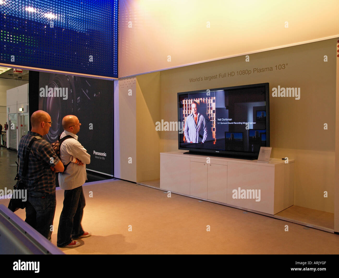 Screens plasma hi-res stock photography and images - Alamy