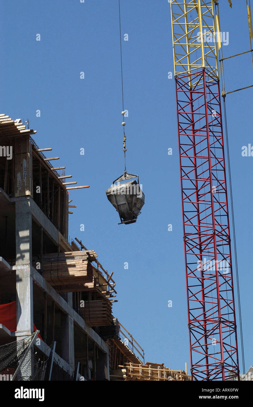 Hoisting platform hi-res stock photography and images - Alamy