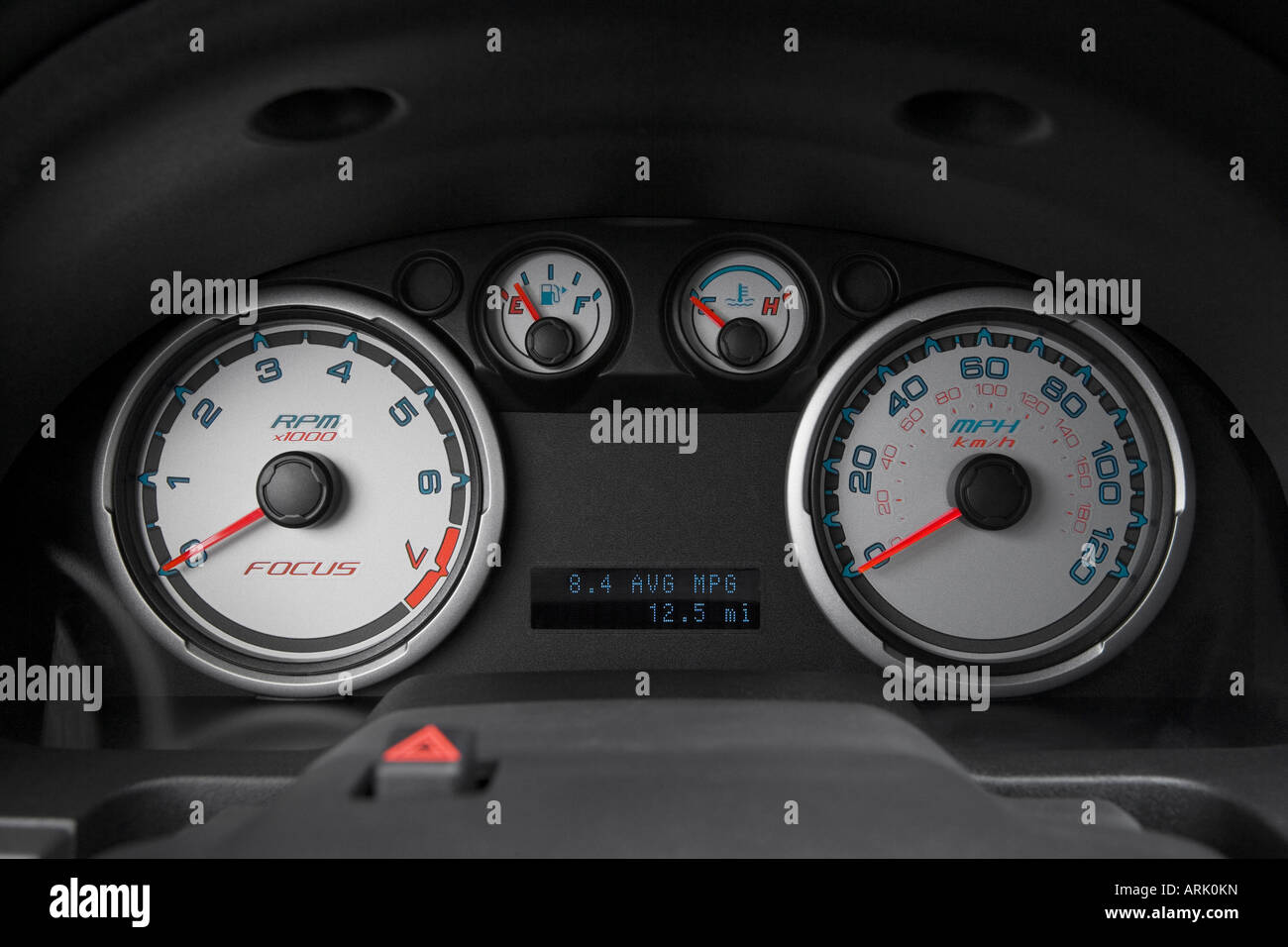 2008 Ford Focus SE in Red - Speedometer/tachometer Stock Photo - Alamy