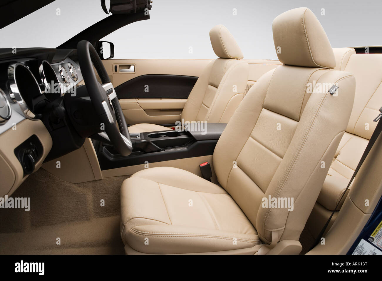 2008 Ford Mustang in Blue - Front seats Stock Photo - Alamy