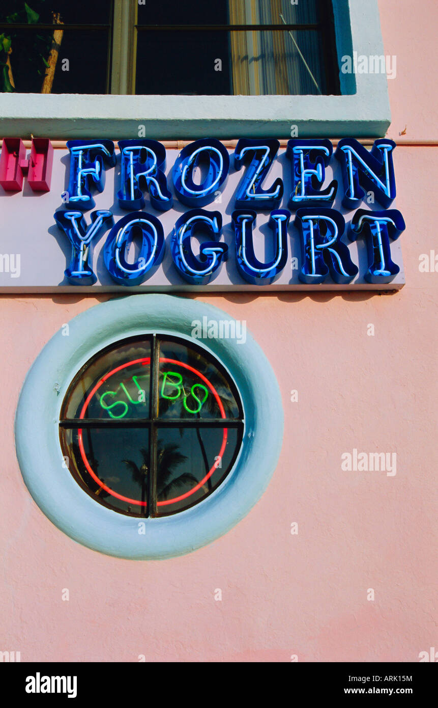 Frozen yogurt sign hi-res stock photography and images - Alamy