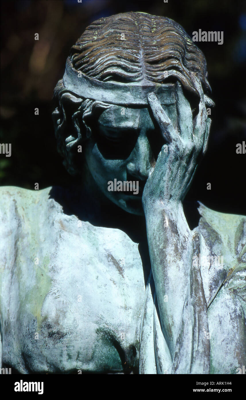Mourning statue hi-res stock photography and images - Alamy