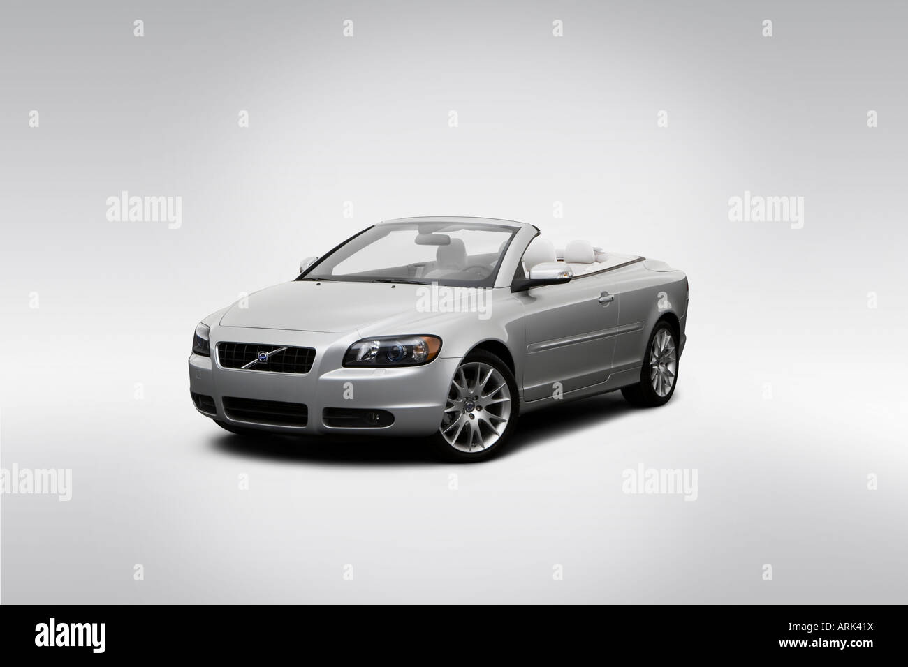 2008 Volvo C70 T5 in Silver - Front angle view Stock Photo - Alamy
