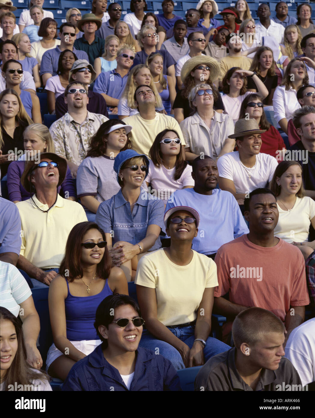 Crowd of people reacting hi-res stock photography and images - Alamy