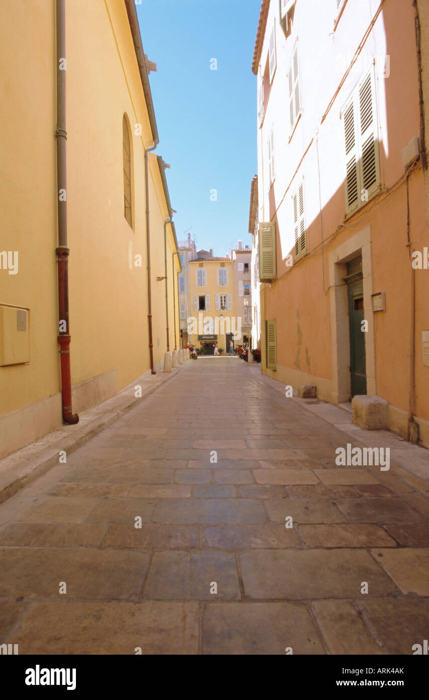 Alleyway and shuttered windows, St Tropez, France Stock Photo - Alamy