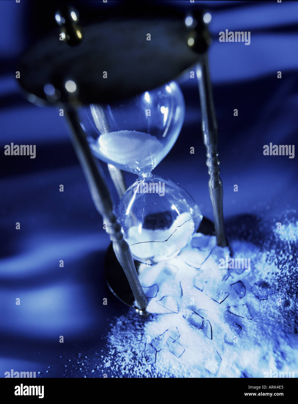 Hourglass broken hi-res stock photography and images - Alamy