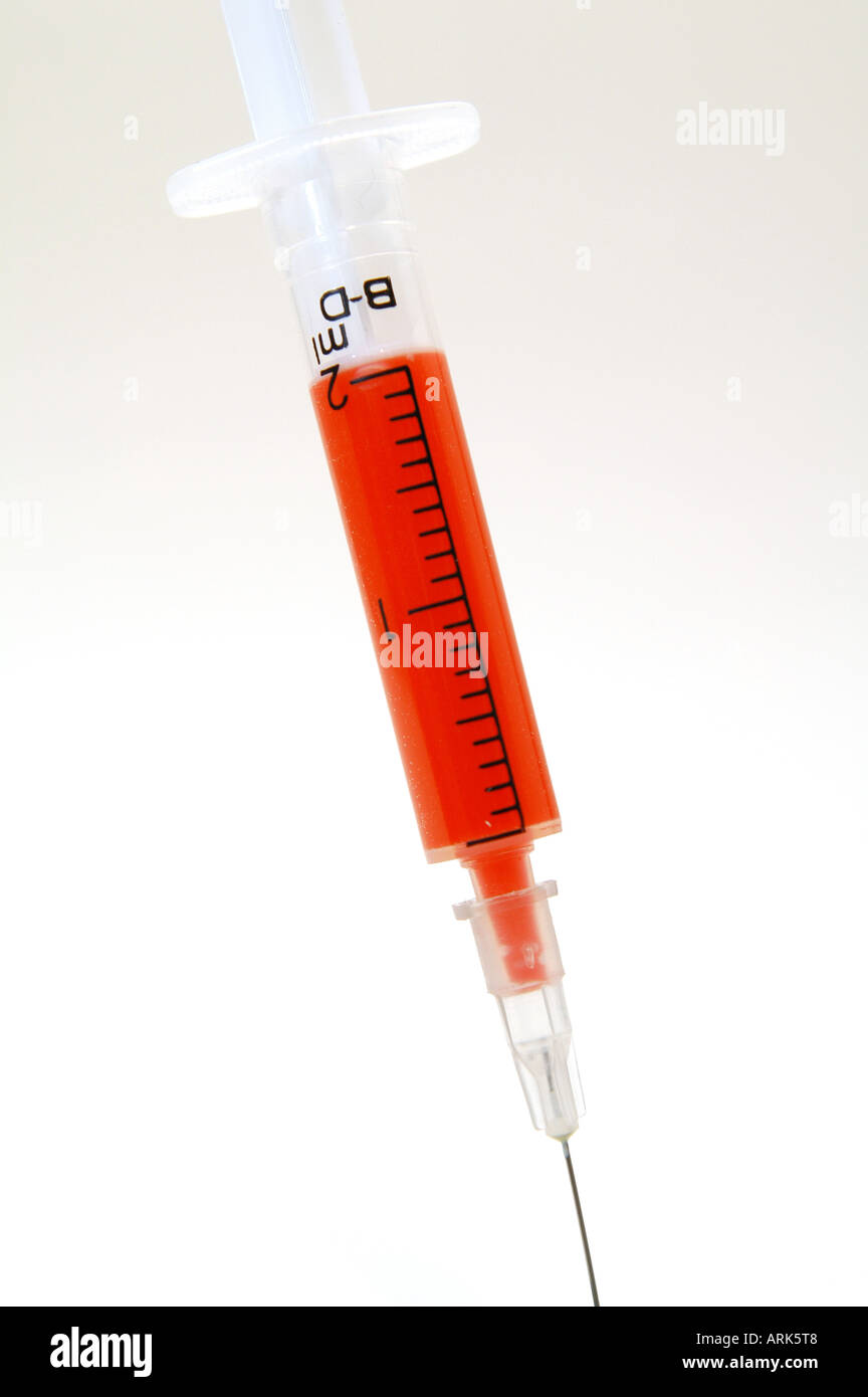 Symbolic photo: syringe with blood. Medizine, blood, blood test Stock ...