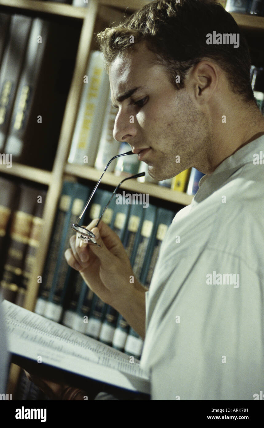 Perusing the books hi-res stock photography and images - Alamy