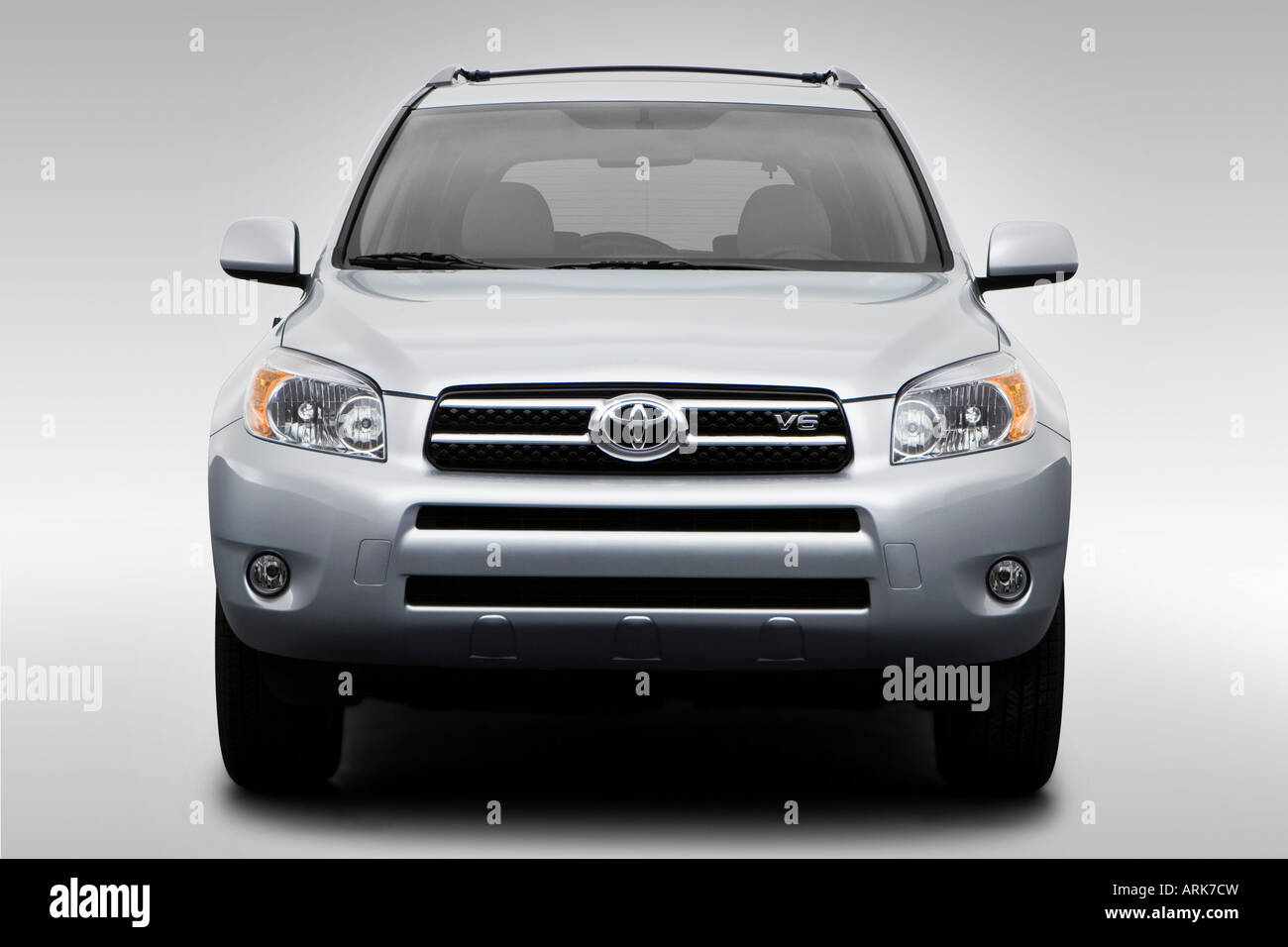 2008 Toyota RAV4 Limited in Silver - Low/Wide Front Stock Photo - Alamy