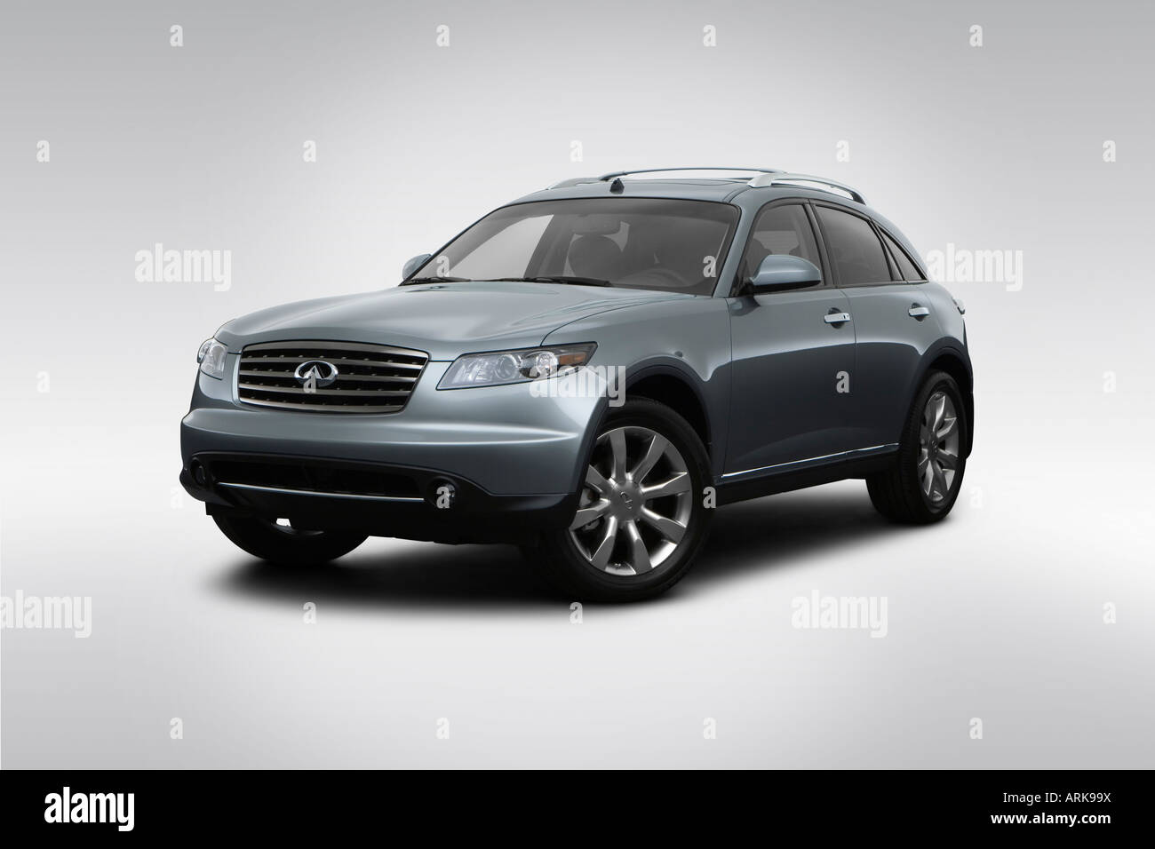 2008 Infiniti FX FX35 in Gray - Front angle view Stock Photo - Alamy