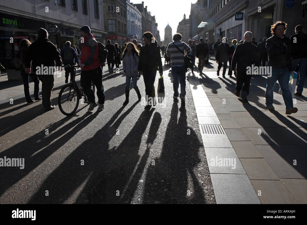 Packed church britain hi-res stock photography and images - Alamy