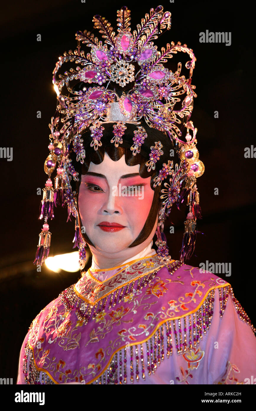 Opera artist hi-res stock photography and images - Alamy