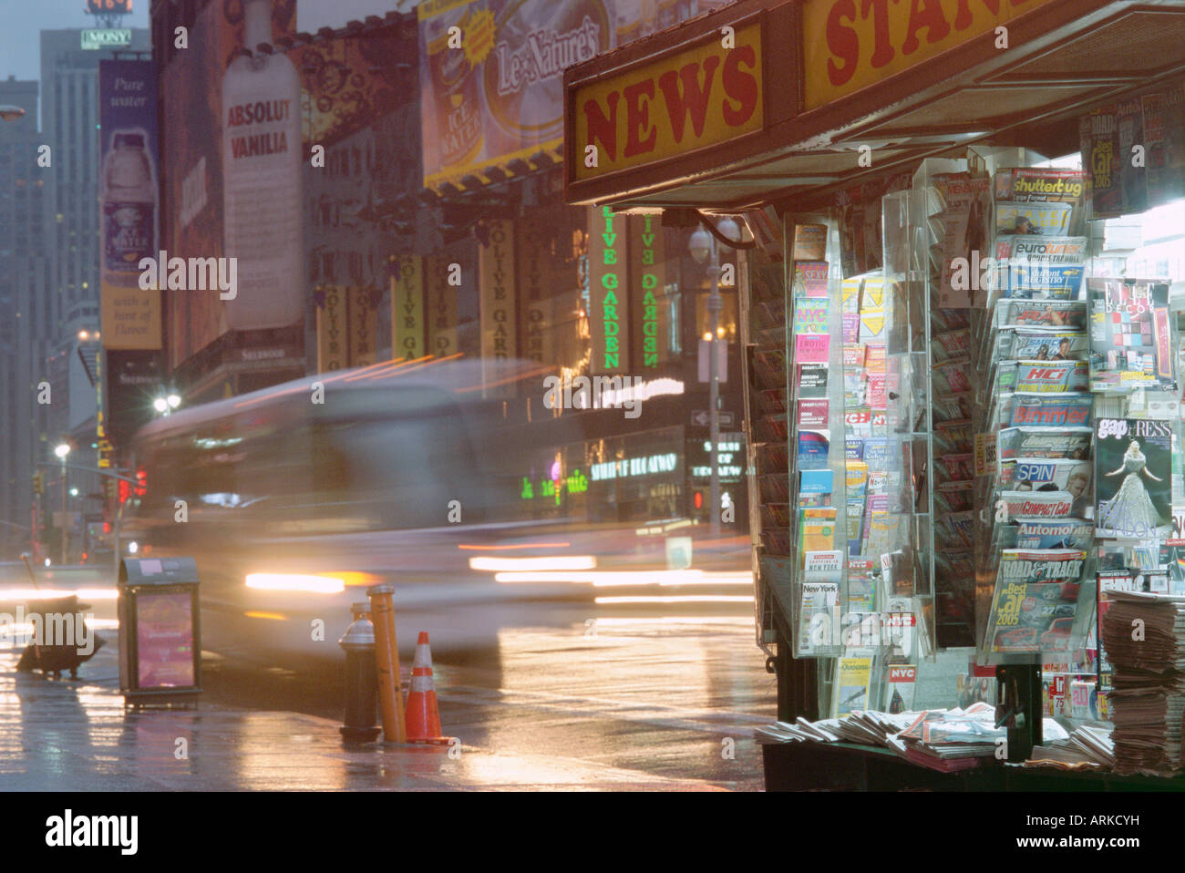 News stand and new york hi-res stock photography and images - Alamy
