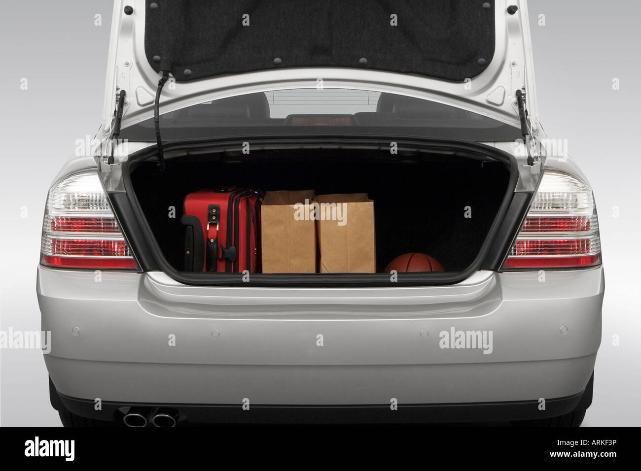 2008 Ford Taurus Limited in Silver - Trunk Props Stock Photo - Alamy