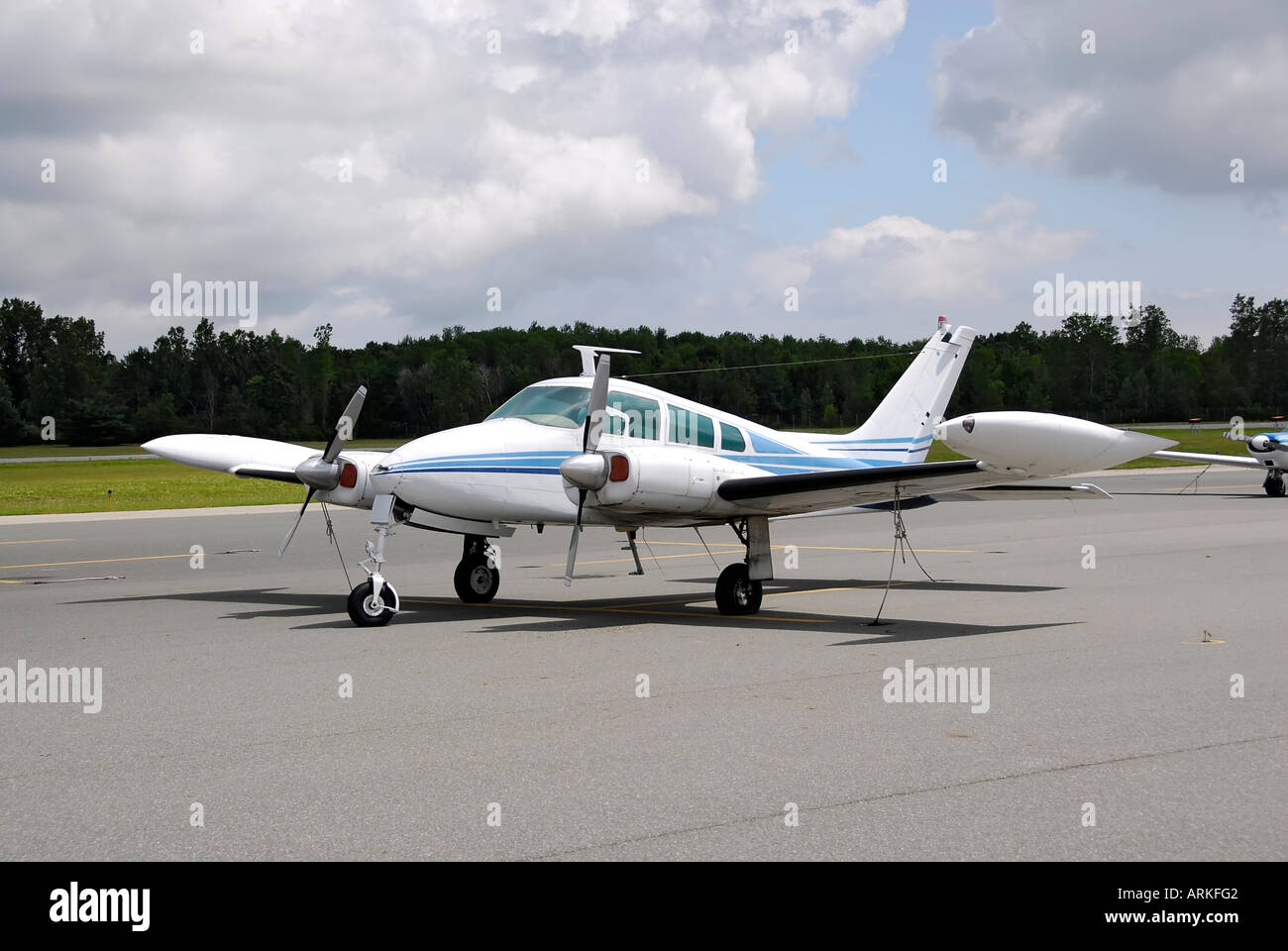 Small twin engine aircraft on the tarmac Stock Photo - Alamy