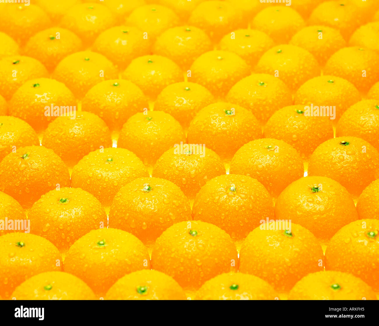 Whole mandarin oranges with water sprinkled Stock Photo - Alamy