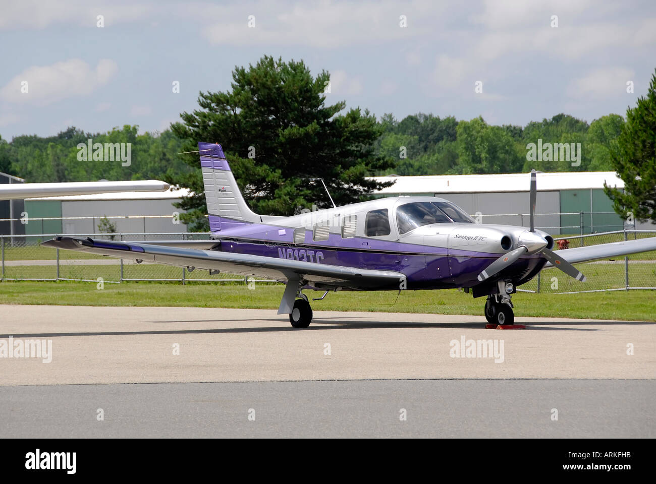 Single engine aircraft hi-res stock photography and images - Alamy