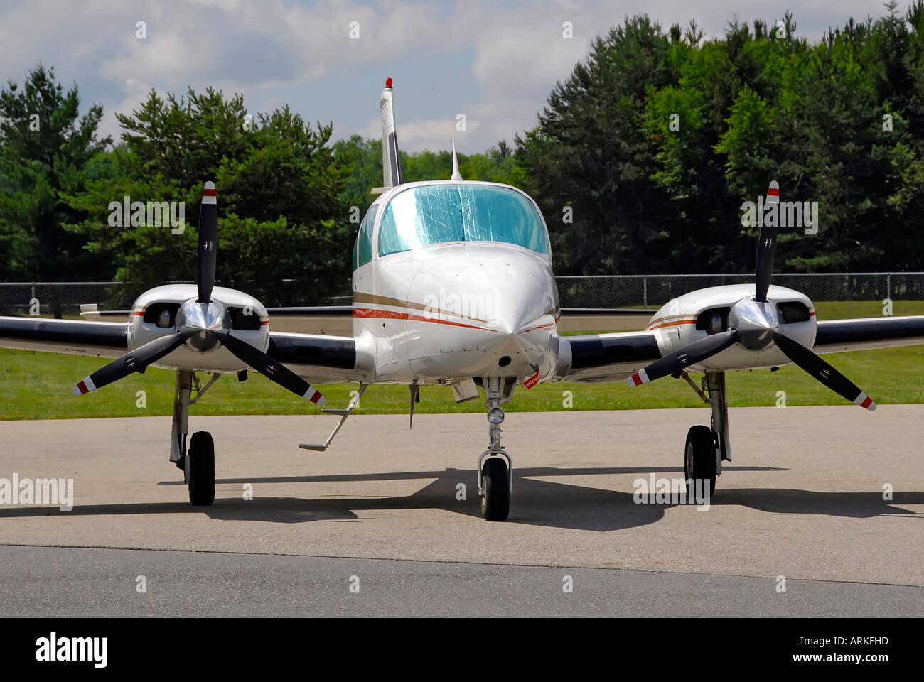 Small twin engine aircraft on the tarmac Stock Photo - Alamy