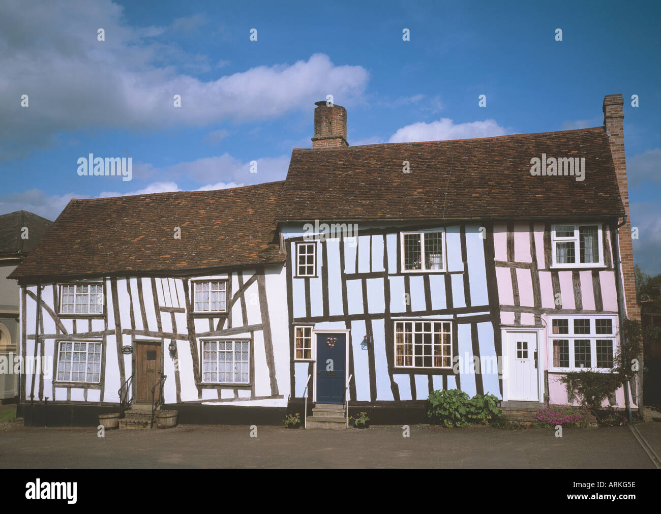 MEDIEVAL TIMBER FRAME COTTAGES ON LAVENHAM HIGH STREET SUFFOLK Stock ...