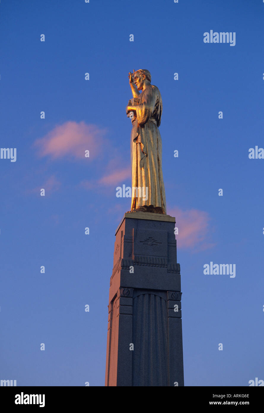 Statue of the Mormon prophet Moroni standing on the top of Hill Cumorah ...
