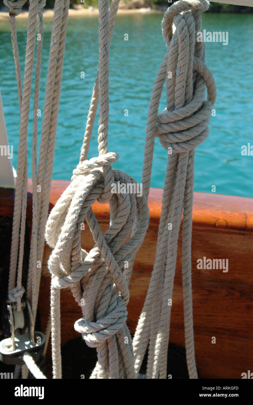 Bowline hitch hi-res stock photography and images - Alamy