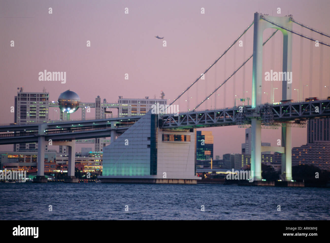 Tall bridge illusion hi-res stock photography and images - Alamy