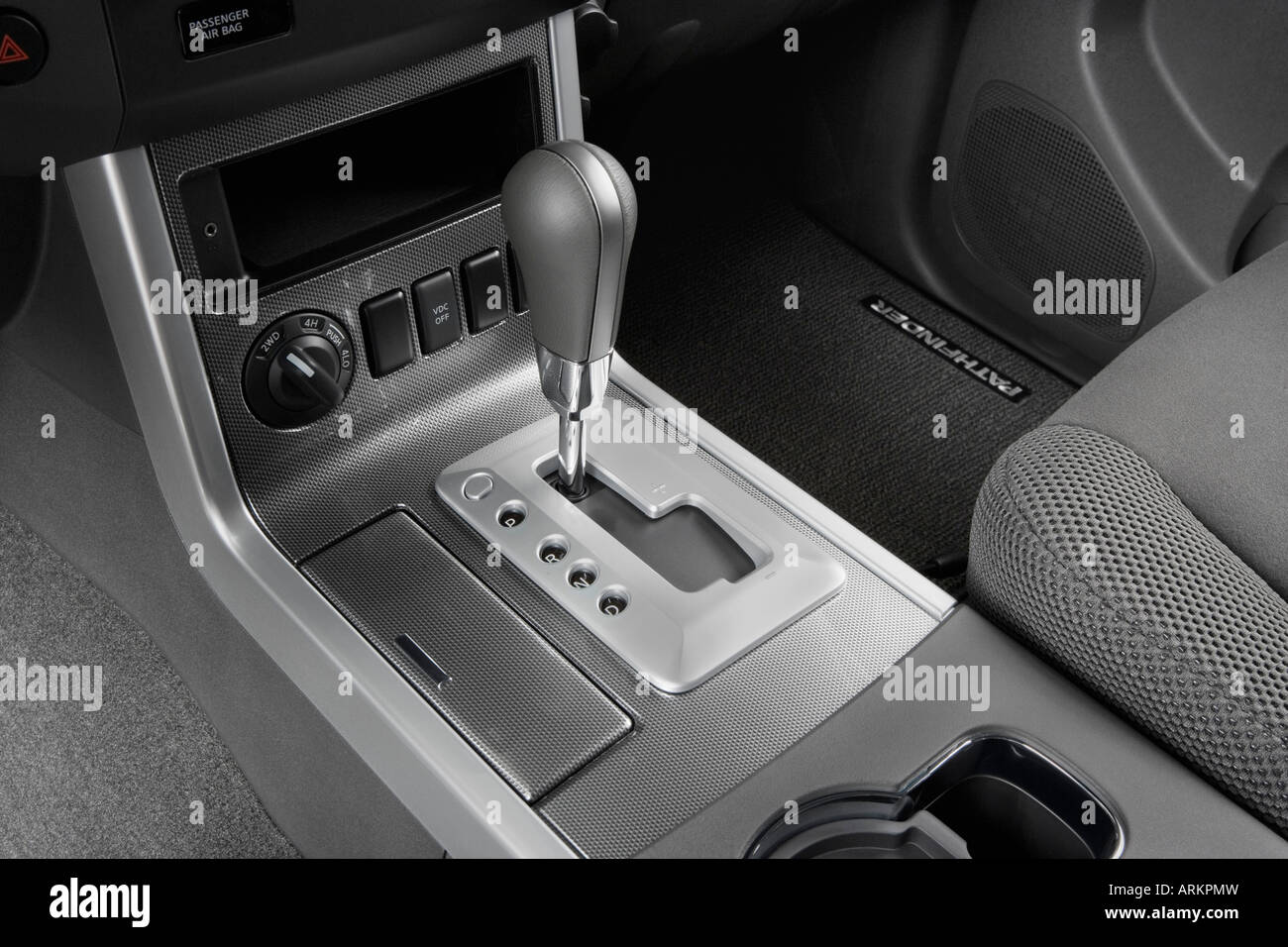 2008 Nissan Pathfinder SE in Silver - Gear shifter/center console Stock ...