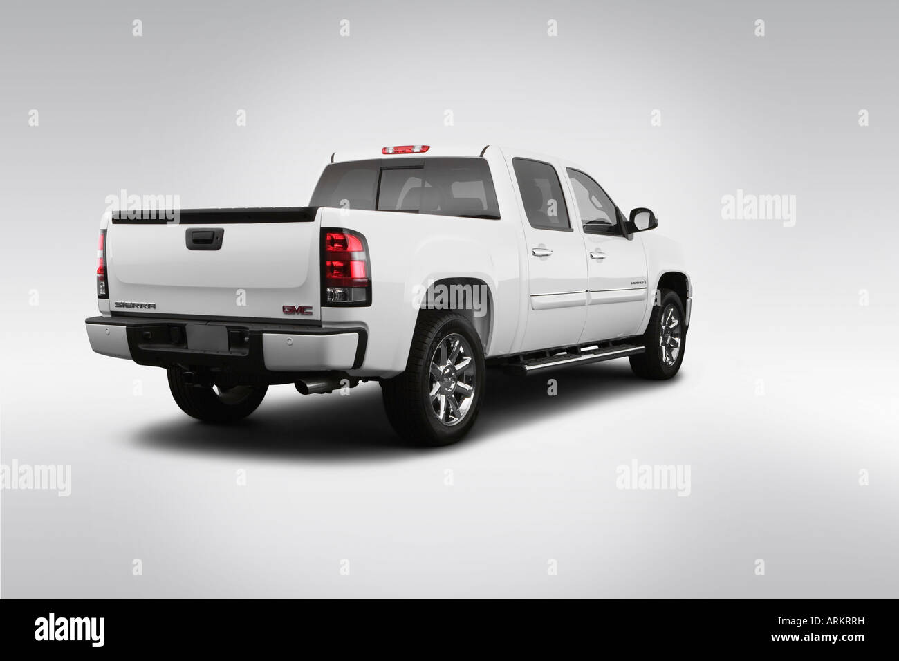 White gmc denali hi-res stock photography and images - Alamy