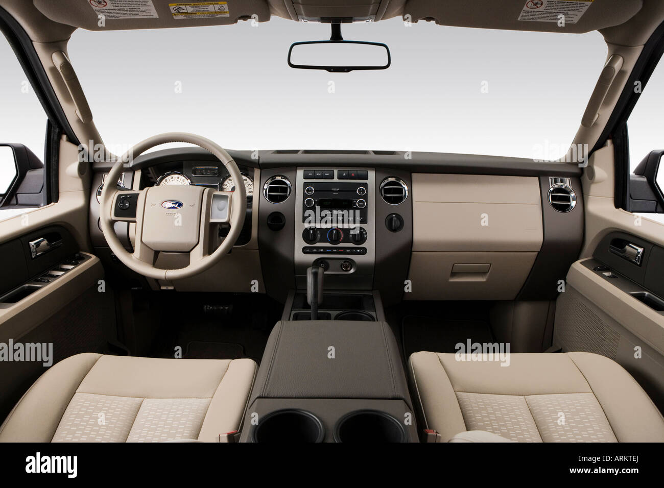 2008 Ford Expedition XLT in Red - Dashboard, center console, gear ...