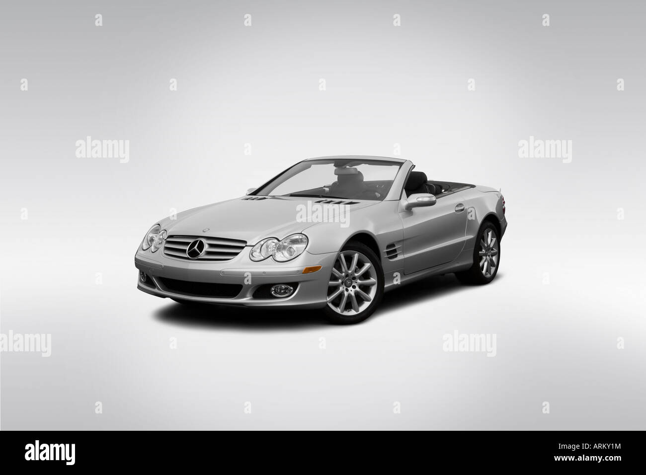 2008 Mercedes-Benz SL550 in Silver - Front angle view Stock Photo - Alamy