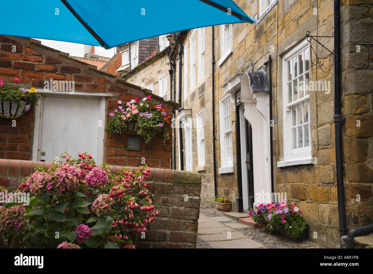 Typical yorkshire terraced houses hi-res stock photography and images ...