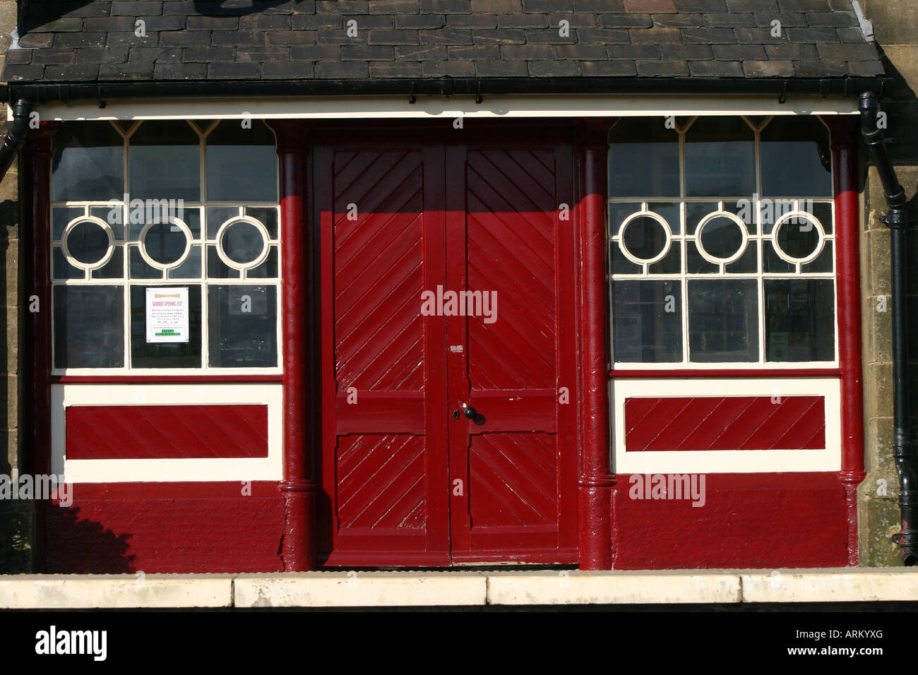 victorian railway station windows waiting room Stock Photo - Alamy