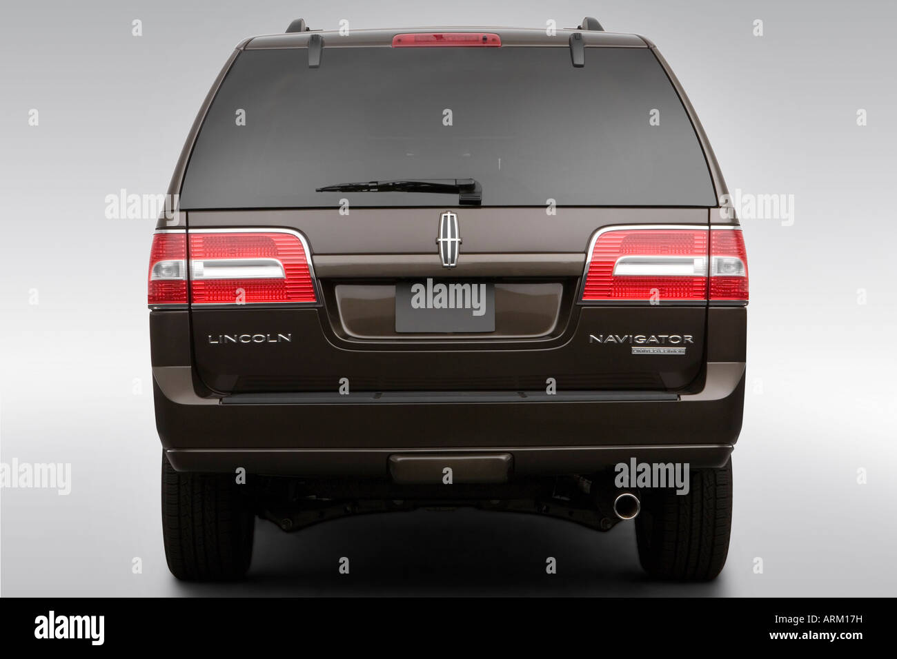 2008 Lincoln Navigator in Green - Low/Wide Rear Stock Photo - Alamy