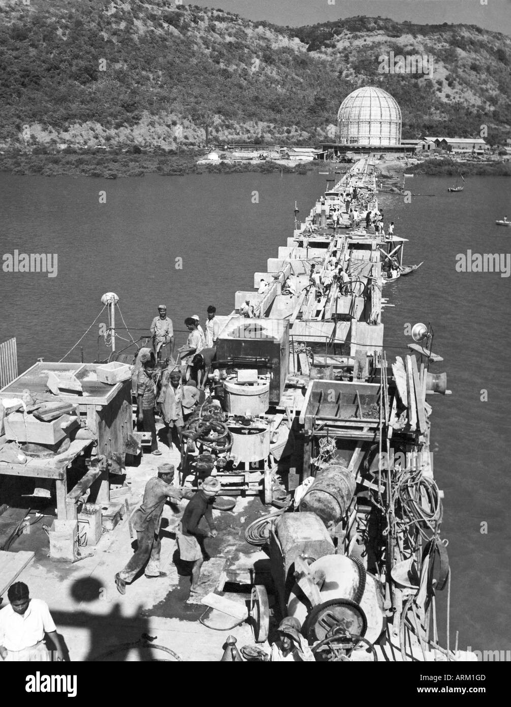 1950s construction hi-res stock photography and images - Alamy