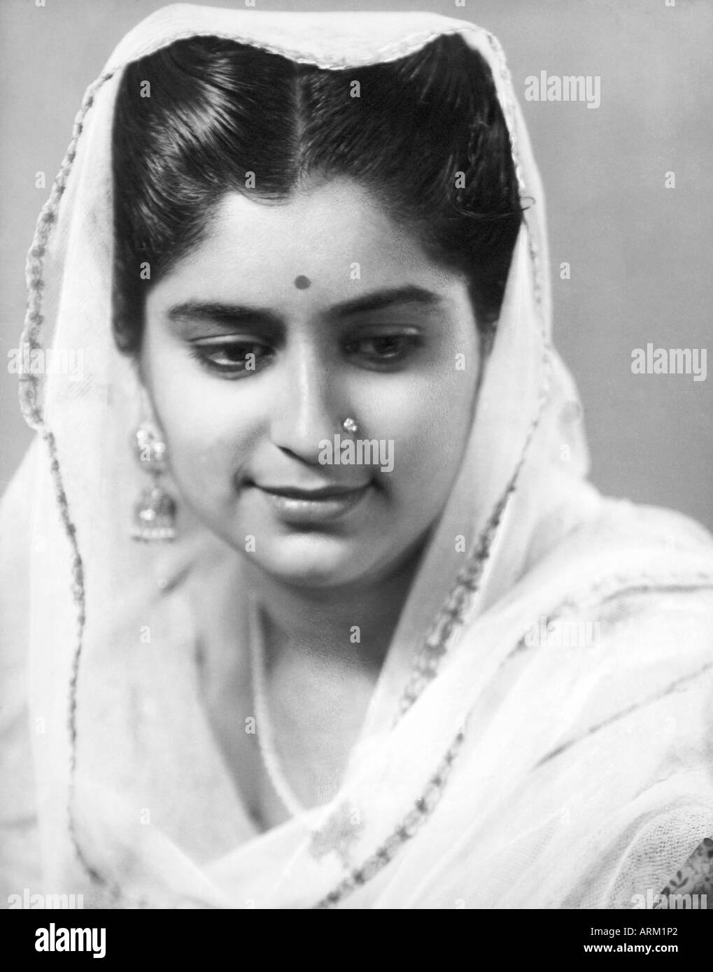 Vintage lady black and white hi-res stock photography and images - Alamy