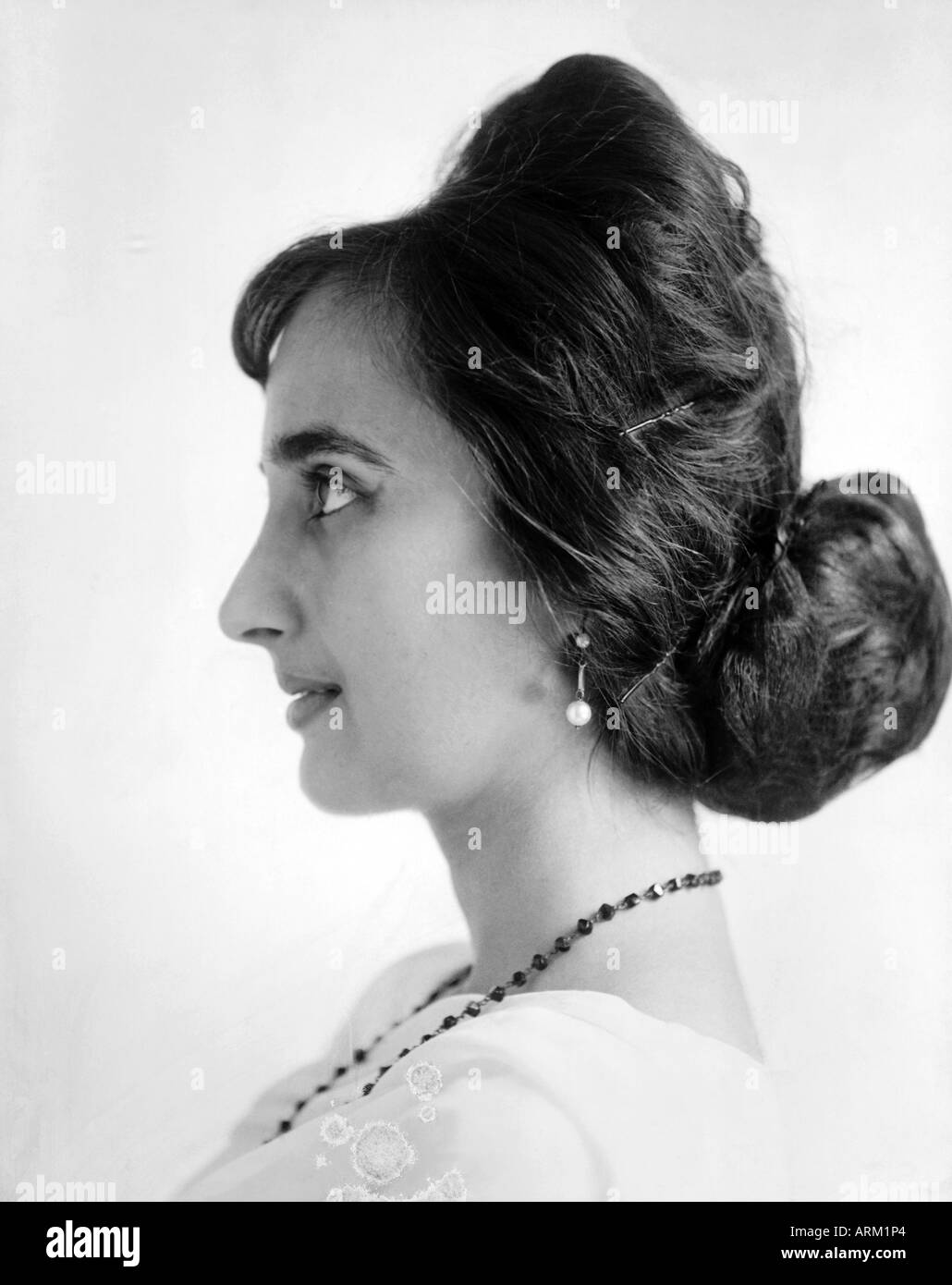 old vintage Portrait of Indian lady profile, India 1940s Stock Photo ...