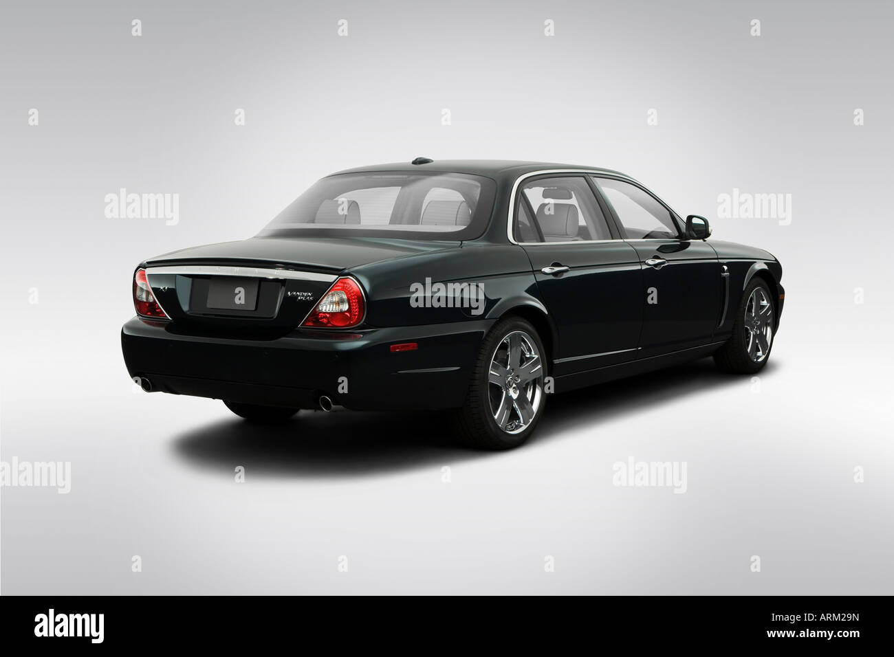 2008 Jaguar XJ Vanden Plas in Green - Rear angle view Stock Photo - Alamy