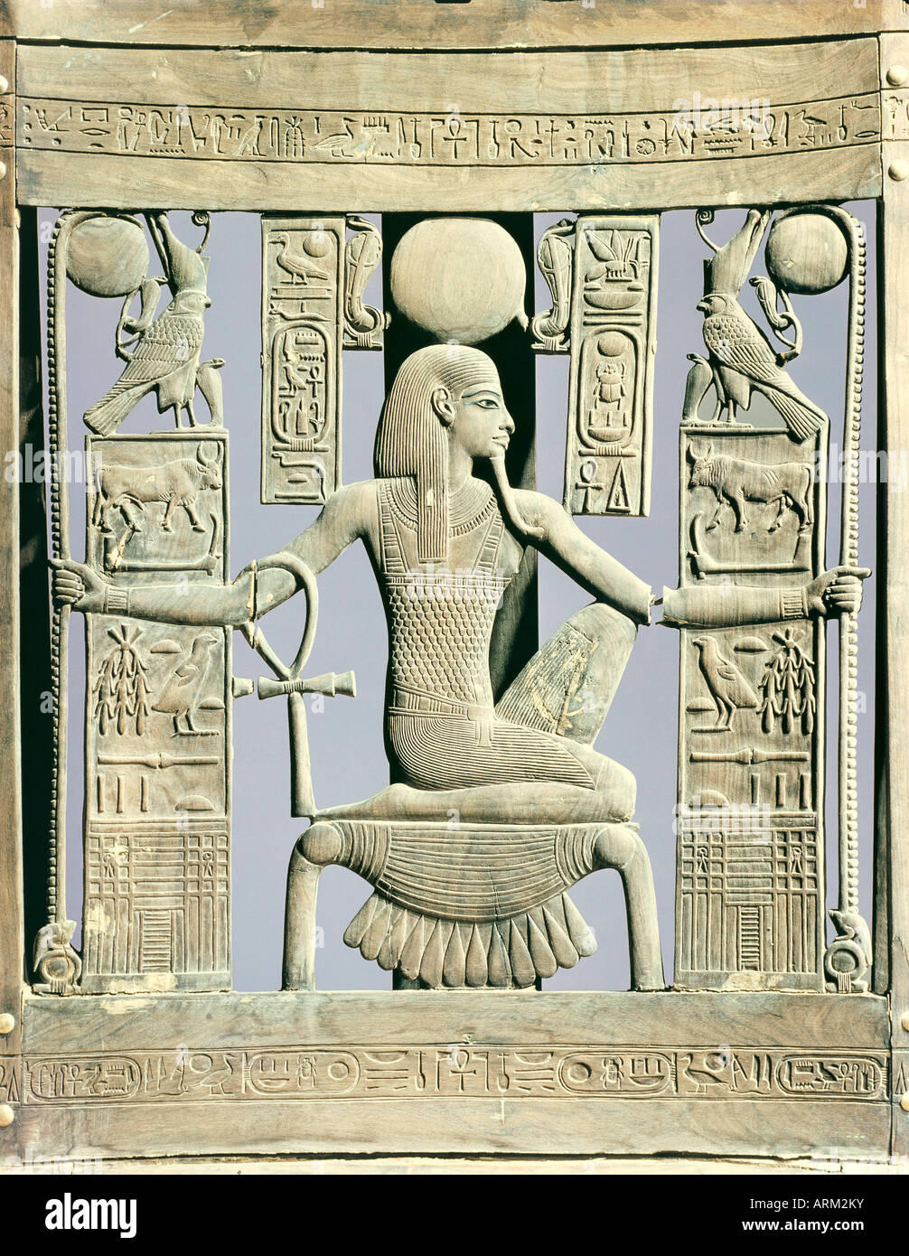 Ancient egypt chair hi-res stock photography and images - Alamy