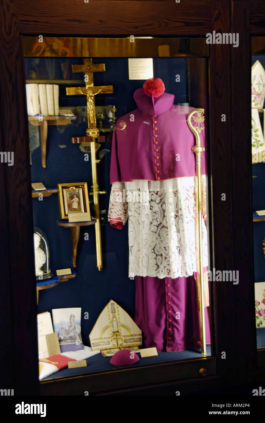 Papal dress hi-res stock photography and images - Alamy