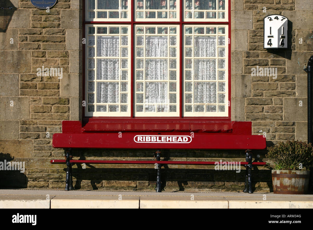 victorian railway station windows passenger seat Stock Photo - Alamy