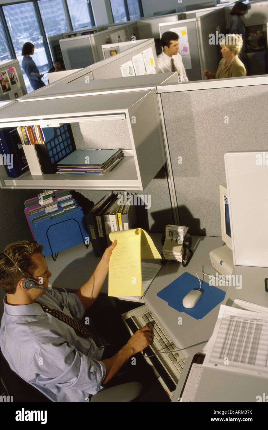 Cubicles computers hi-res stock photography and images - Alamy