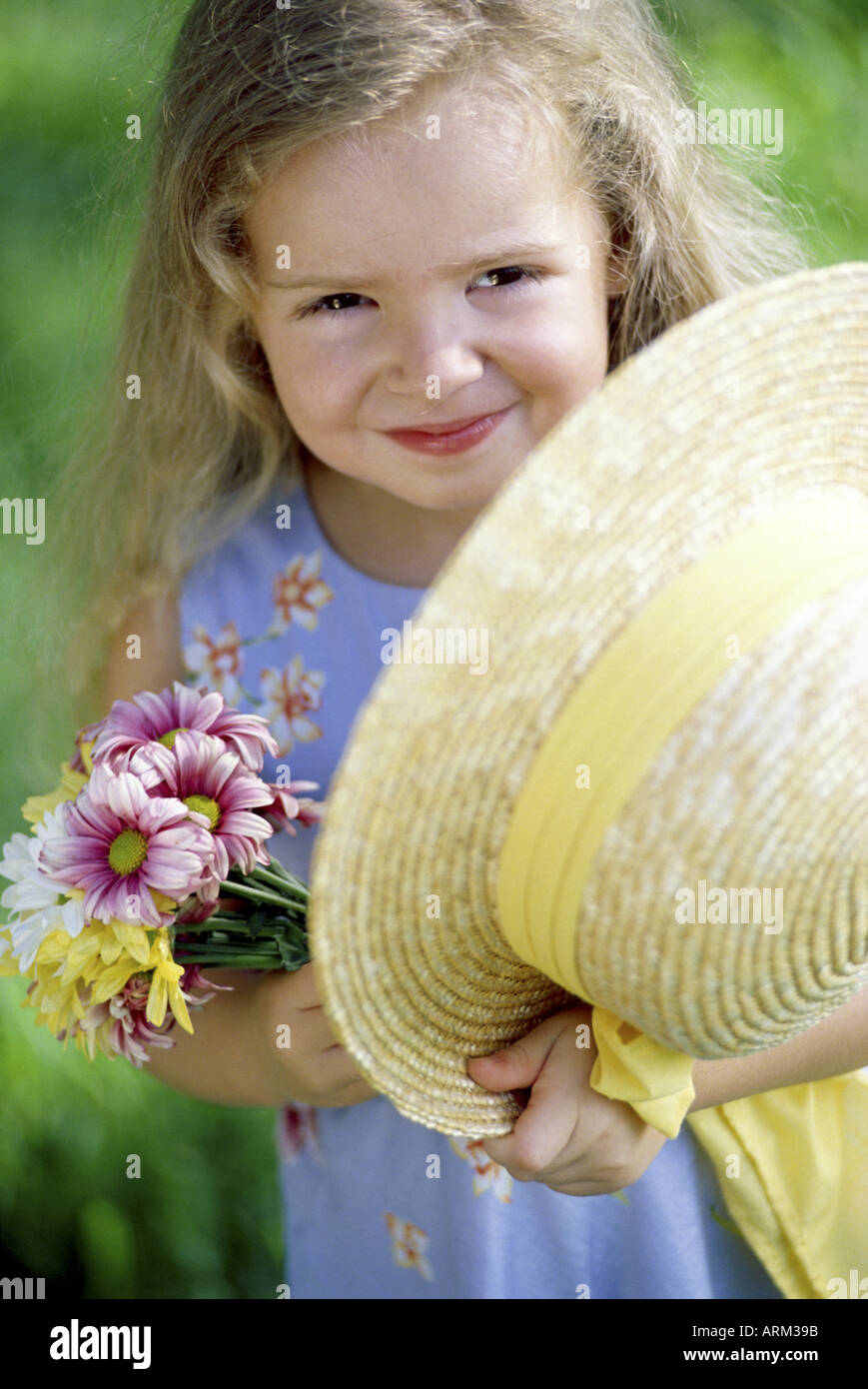 Straw clutch hat hi-res stock photography and images - Alamy