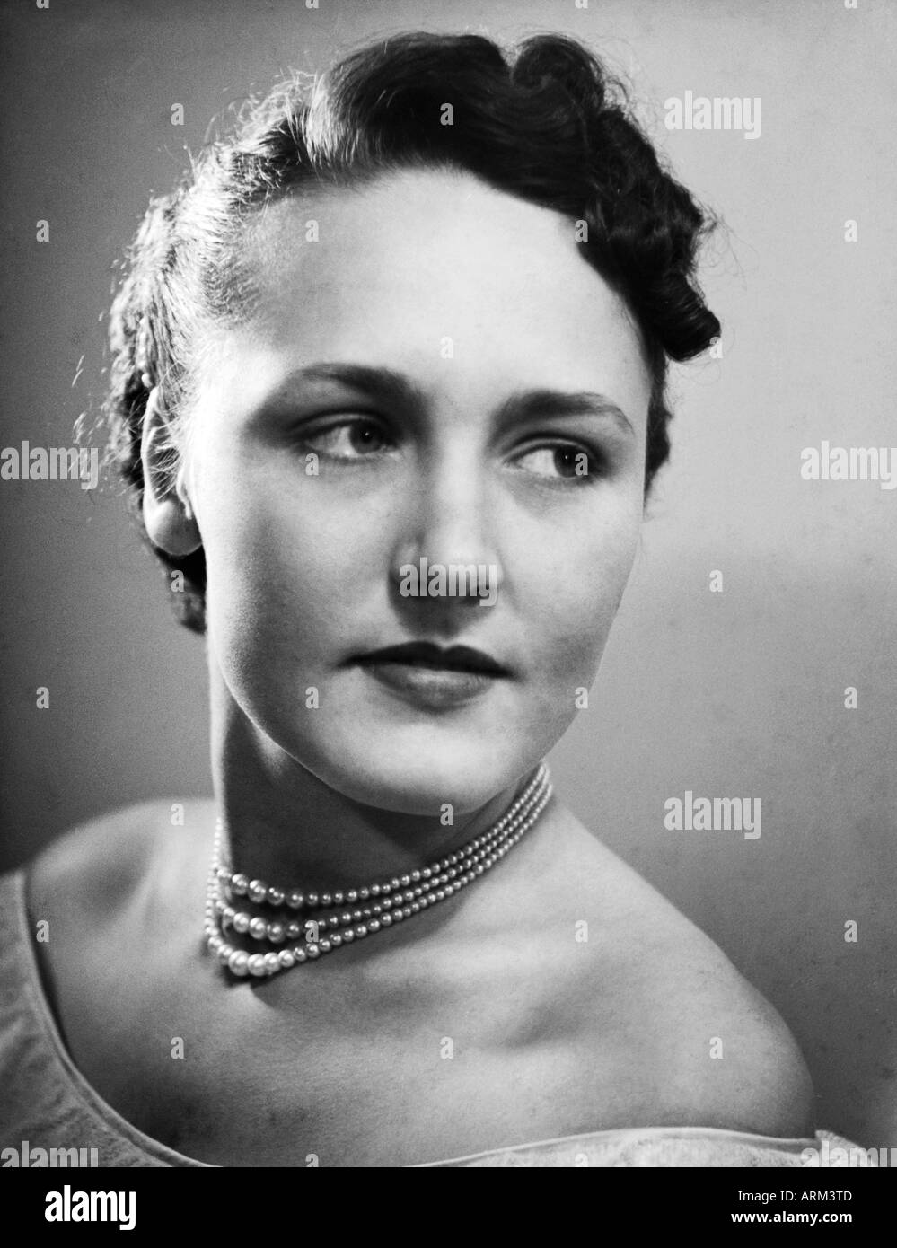 Black british woman in Black and White Stock Photos & Images - Alamy