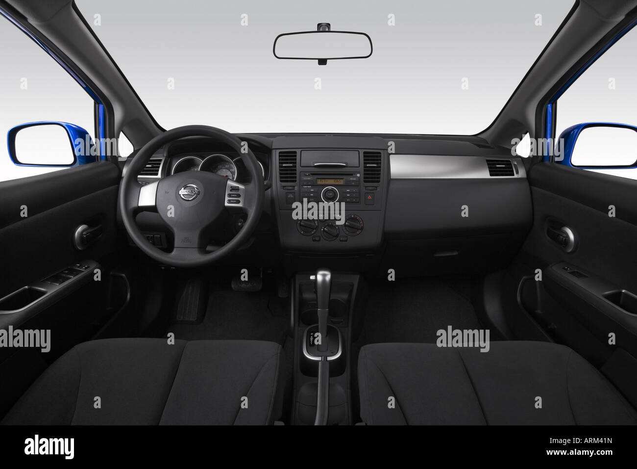 2008 Nissan Versa 1.8 S in Blue - Dashboard, center console, gear ...