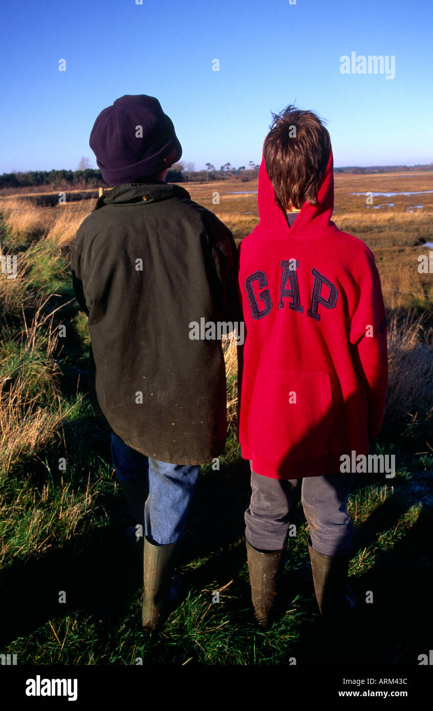 Boy facing backwards hi-res stock photography and images - Alamy