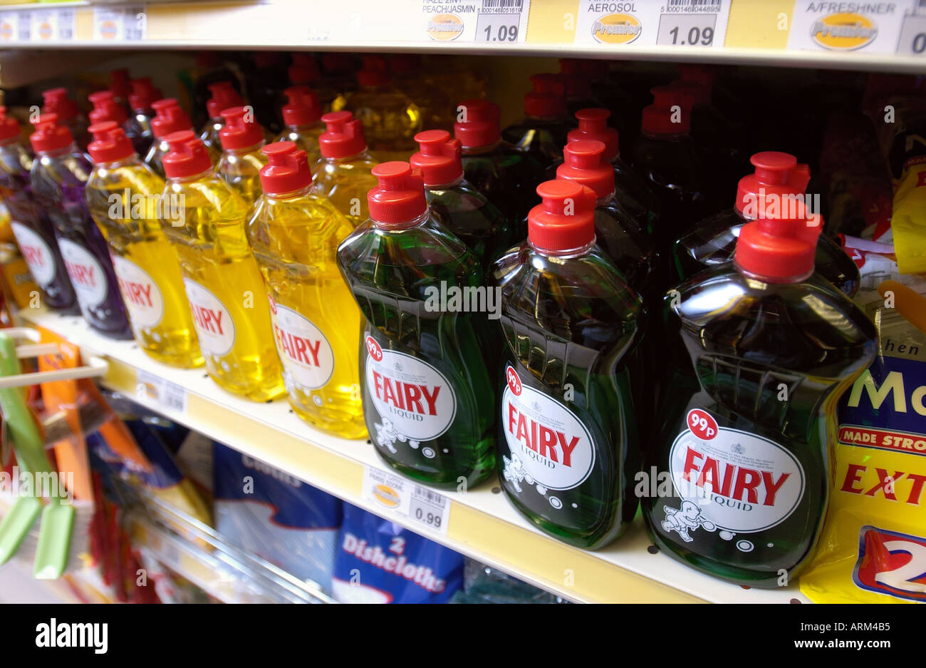 Fairy liquid hi-res stock photography and images - Alamy