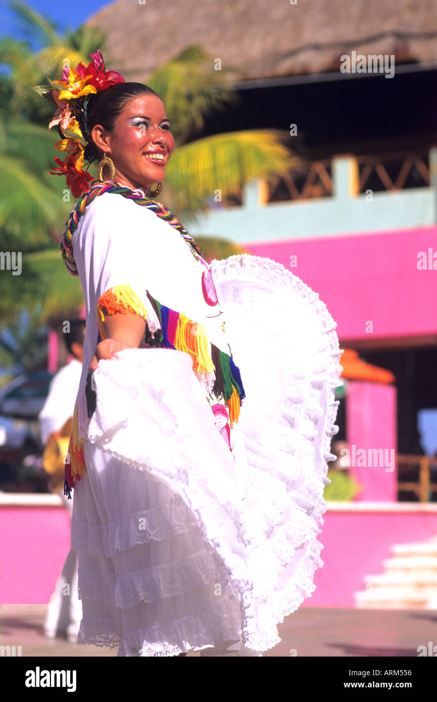 Costa maya dancers hi-res stock photography and images - Alamy